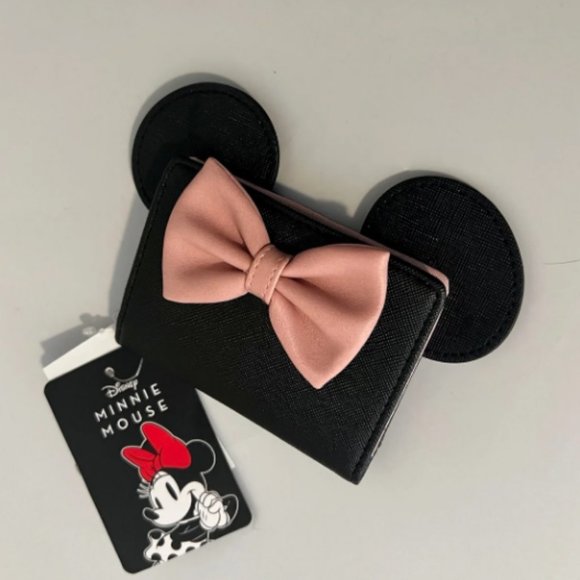 Bioworld | Accessories | Nwt Bioworld Minnie Mouse Card Holder Wallet ...